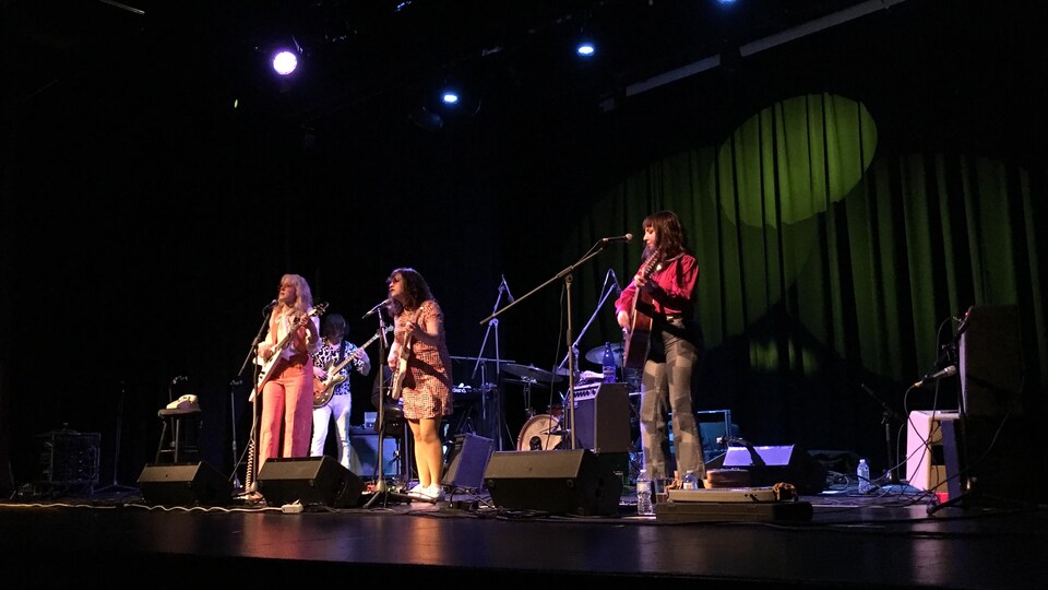 Un spectacle coloré pour les Hay Babies
