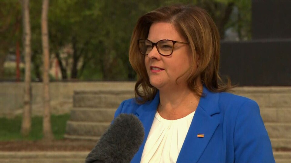 Heather Stefanson marchera au défilé de la Fierté à Winnipeg | Radio ...