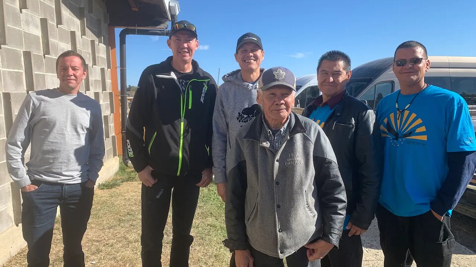 Des hommes autochtones se réunissent pour avancer vers la guérison ...