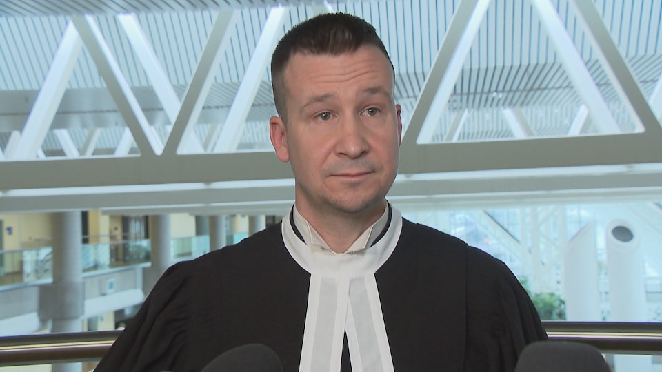 Drogué, il tue son père qu’il croyait être un loup-garou | Radio-Canada.ca