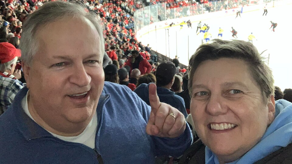 Un passionné de hockey raconte le match Canada-Slovaquie