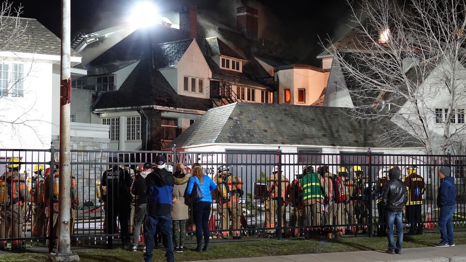 Un incendie ravage une école de Dorval | Radio-Canada.ca