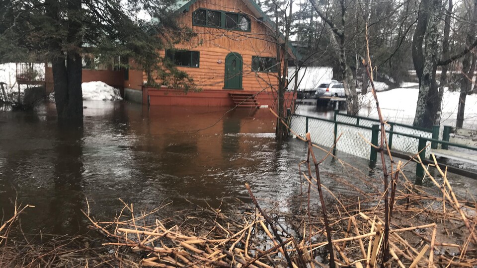 De fortes précipitations et des rivières sous surveillance | Crue ...