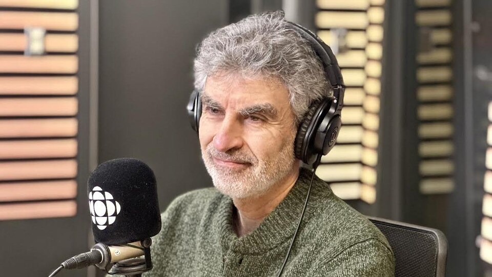 Yoshua Bengio presse de nouveau le gouvernement à légiférer en matière d’IA