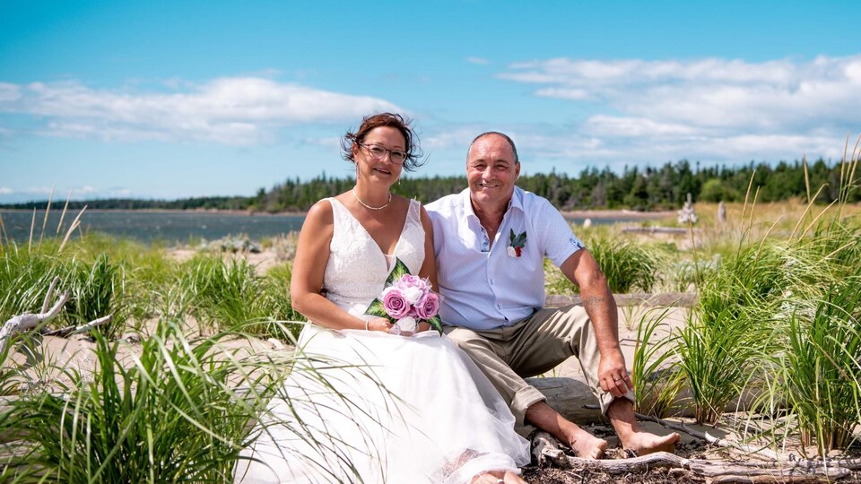Un couple se marie sur une île inhabitée près de Caraquet | Radio-Canada.ca