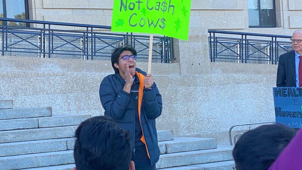 Sentiments mitigés après le feu vert accordé aux étudiants étrangers ...