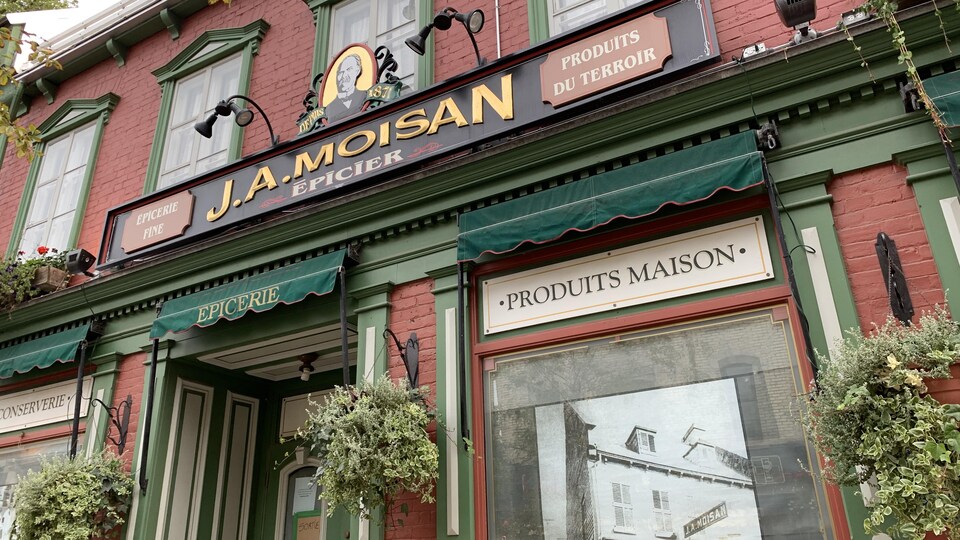 La réouverture de l'épicerie J.A. Moisan encore repoussée | Radio-Canada.ca
