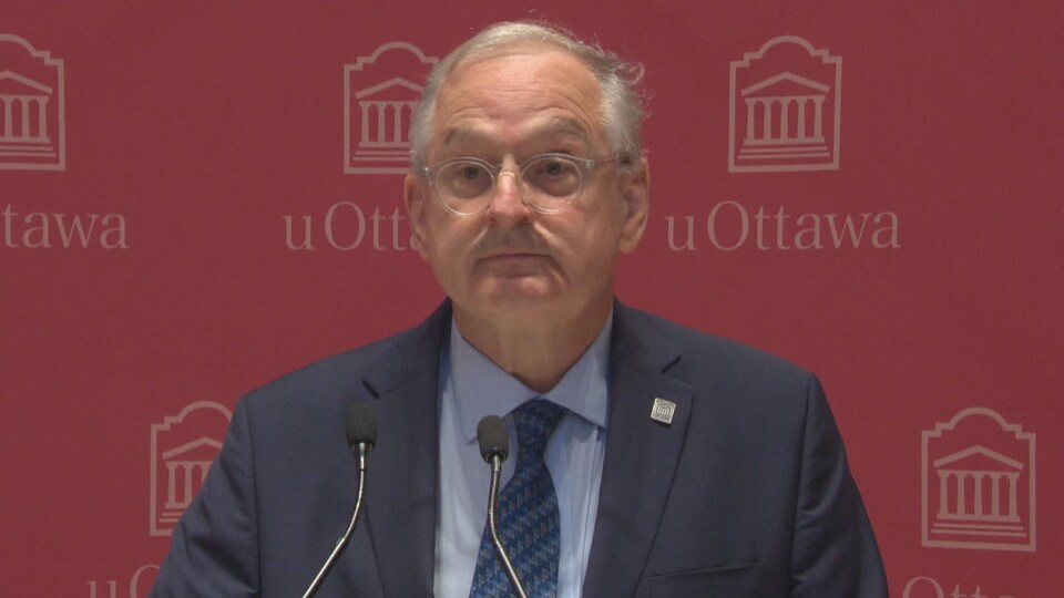 Le recteur de l'Université d'Ottawa s'excuse d'avoir entravé la liberté ...