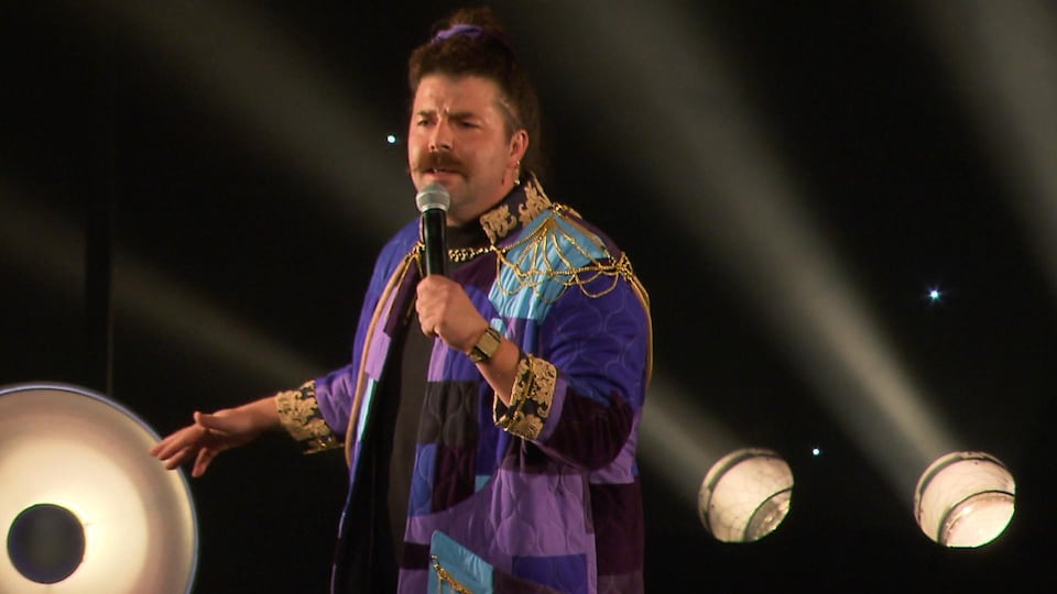 Rire de nos travers avec l'humoriste Jo Cormier