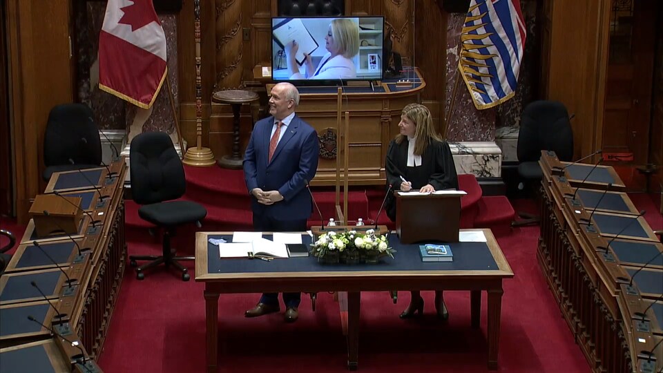 Les députés de la C.-B. prêtent serment à distance | Radio-Canada.ca