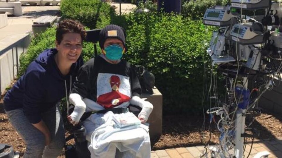 Jonathan Pitre de retour à l'hôpital à cause d'une infection | Radio ...