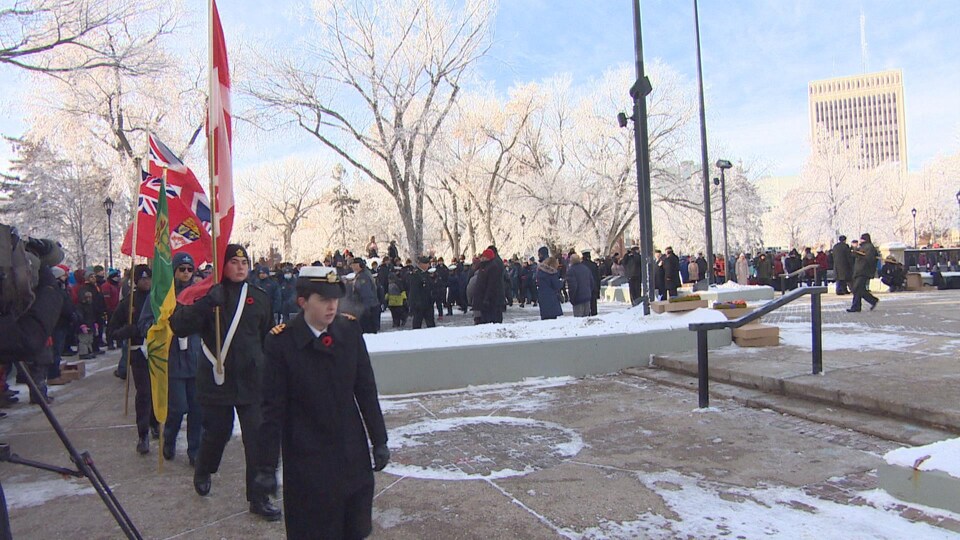À Regina, des dizaines de personnes bravent le froid pour le jour du ...