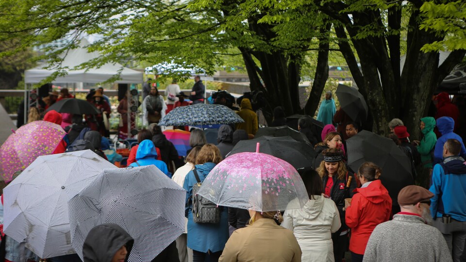 Vancouver souligne la Journée de la robe rouge | Radio-Canada.ca