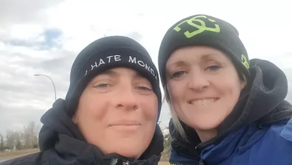 Deux femmes sans abris traversent le Canada à pieds