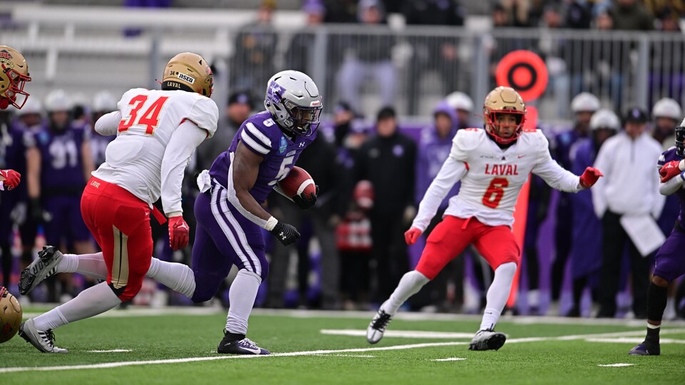 Le Rouge et Or accède à la Coupe Vanier | Radio-Canada.ca