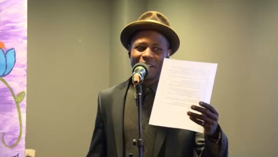 Le rappeur Le R 1er chante la gloire de Tombouctou