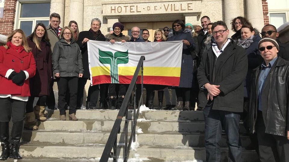 Lever du drapeau franco-manitobain