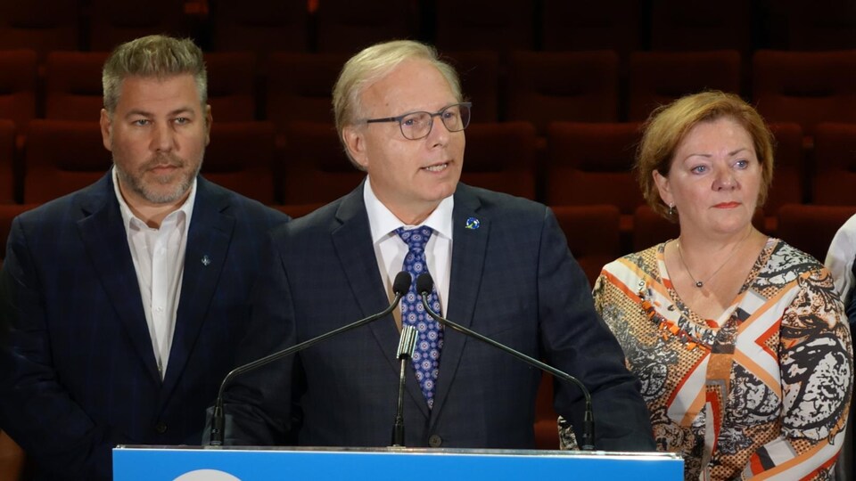 Le PQ prêt à convaincre, voire contraindre, Netflix de mieux vendre la ...