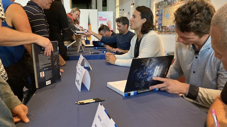 Lancement du livre sur les 50 ans des Saguenéens | Radio-Canada.ca