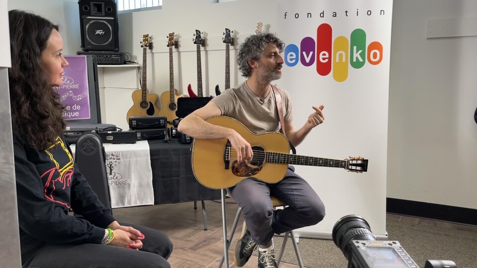 Près de 60 000 $ en dons d’instruments dans deux écoles de la région ...