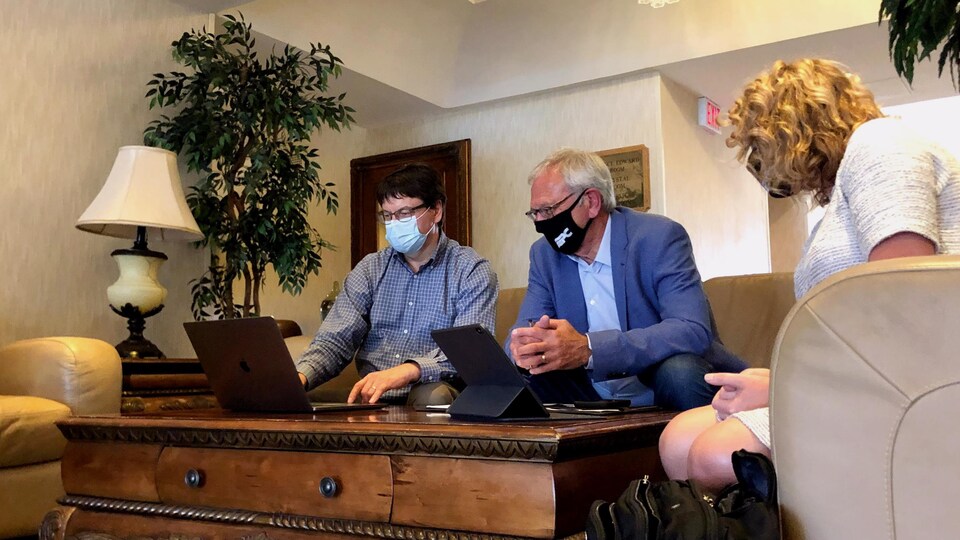 Louis Léger quitte ses fonctions, Blaine Higgs perd l’un de ses proches ...