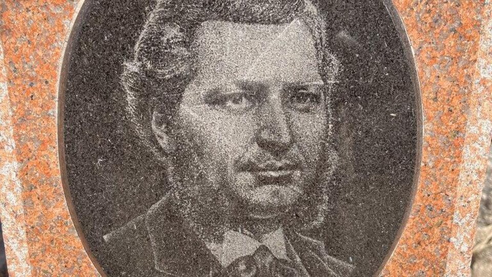 La tombe de Louis Riel profanée au Manitoba | Radio-Canada.ca