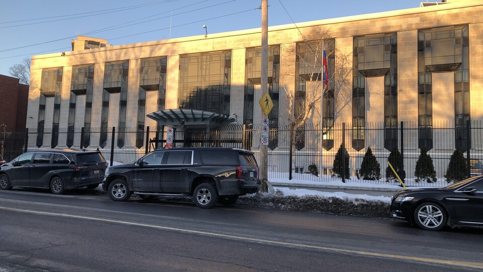 Manifestation devant l’ambassade russe à Ottawa en solidarité à l ...