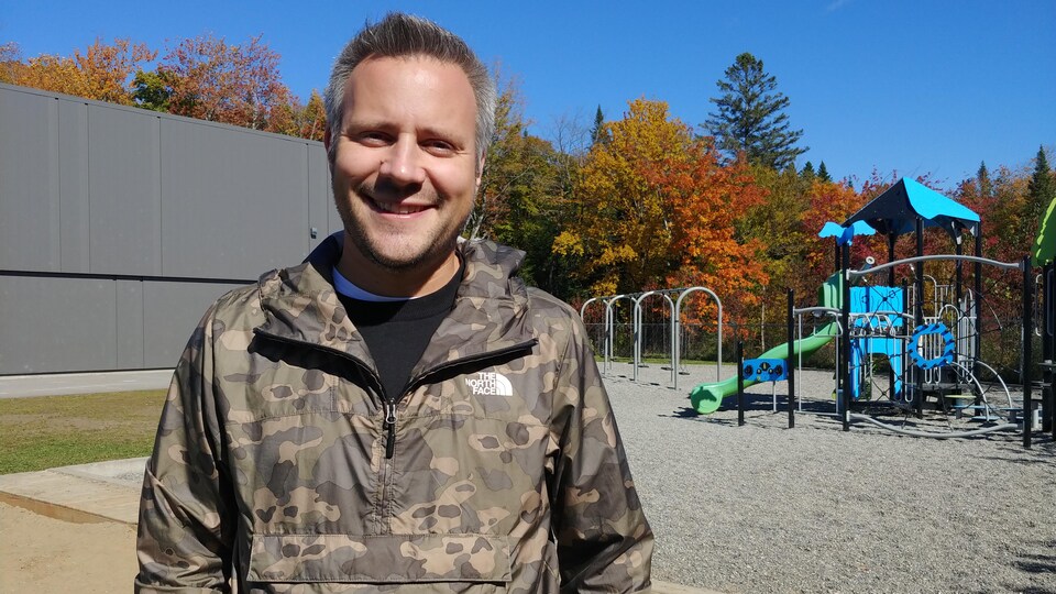 Des écoliers de Québec recréent une publicité d’Élections Québec ...