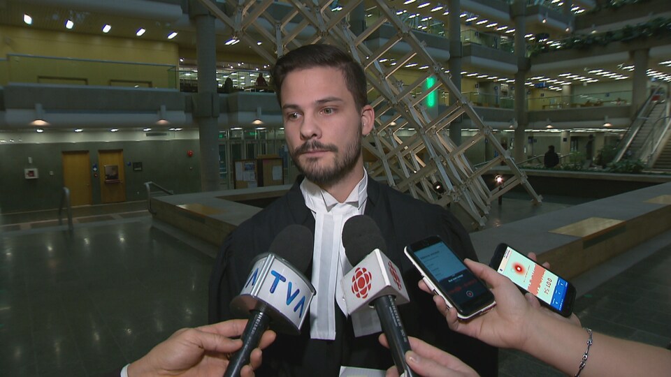 Un père accusé du meurtre de sa fillette de 8 semaines | Radio-Canada.ca