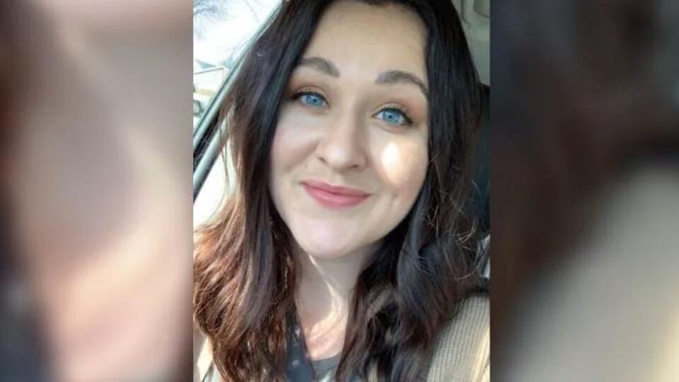 Des groupes pro et anti-avortement s’opposent à travers des panneaux d’affichage | Radio-Canada.ca