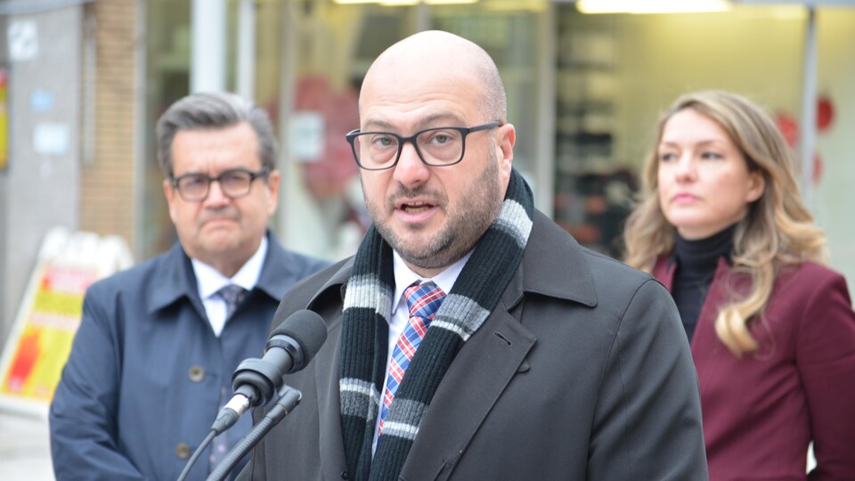 Plante mécontente du danger que pose la nouvelle marquise de la Plaza ...