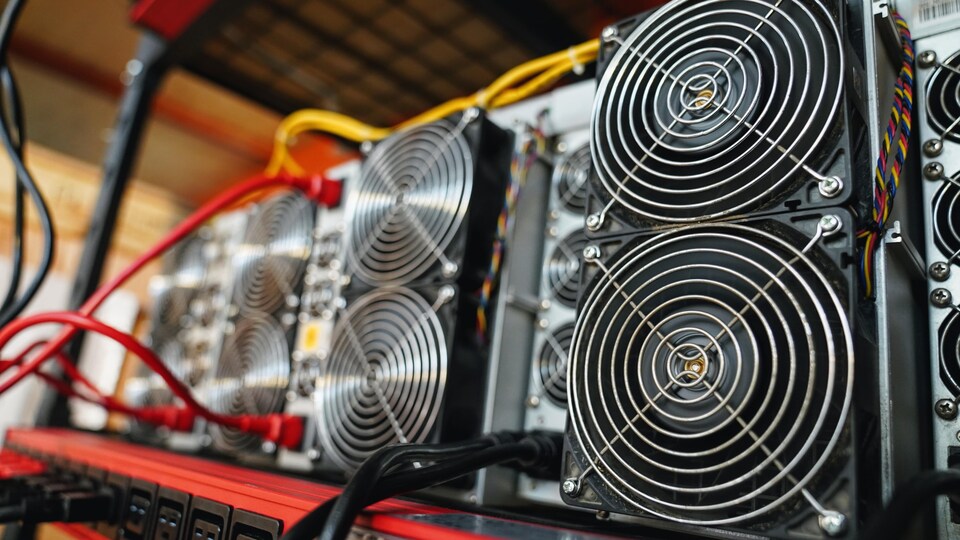Le minage de cryptomonnaies, une industrie émergente qui divise | Radio-Canada.ca