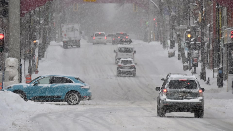 Une tempête de neige et de pluie verglaçante s’abat sur l’est du pays ...
