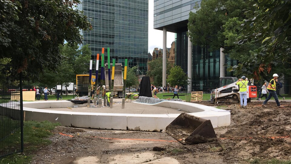 Le monument en hommage aux francophones prend vie à Toronto | Radio ...