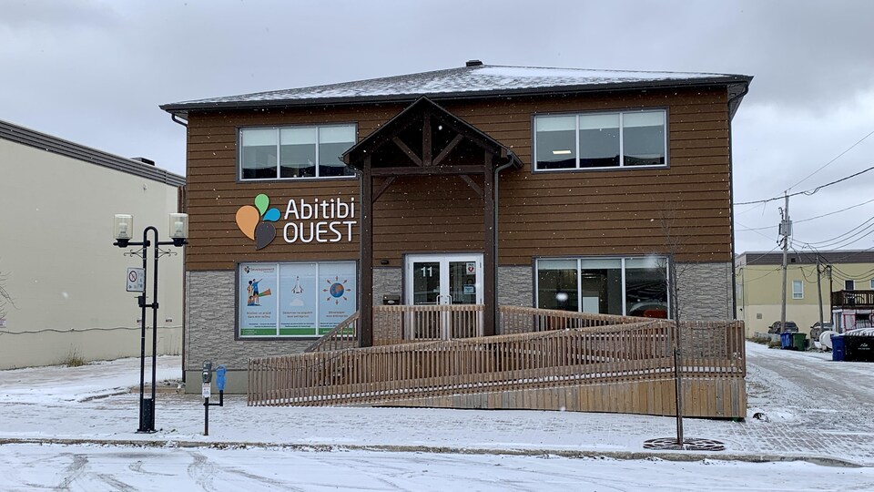 La MRC d’Abitibi-Ouest et l’UQAT concluent une entente pour soutenir la recherche | Radio-Canada.ca