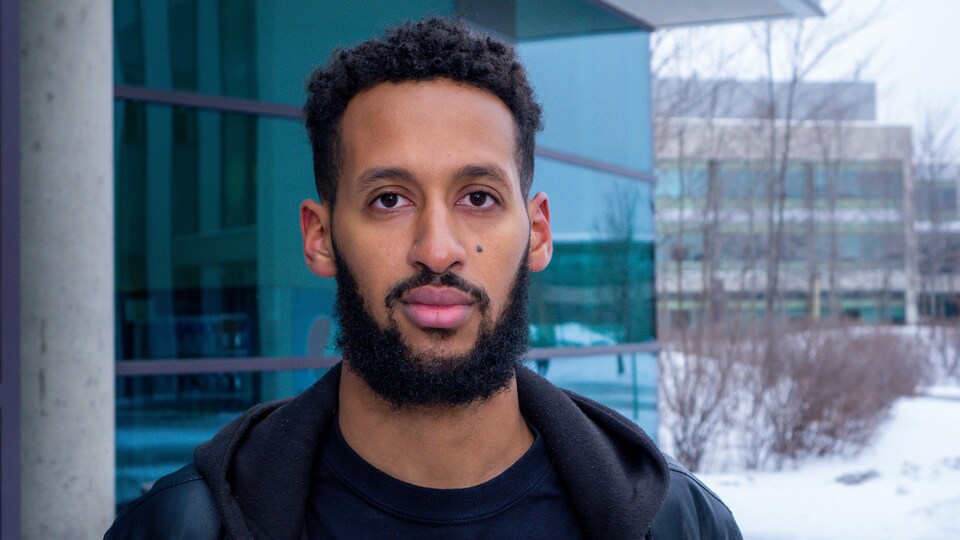 Les proches honorent la mémoire de la victime de la fusillade de la rue ...