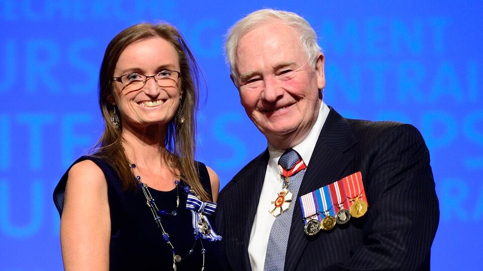 Élan d’amour pour la défunte artiste yukonnaise Nicole Edwards | Radio ...