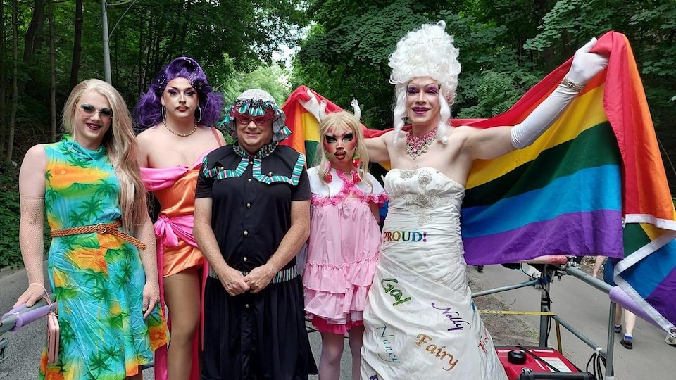 Une compétition de drag queens à North Bay invite des participants de ...