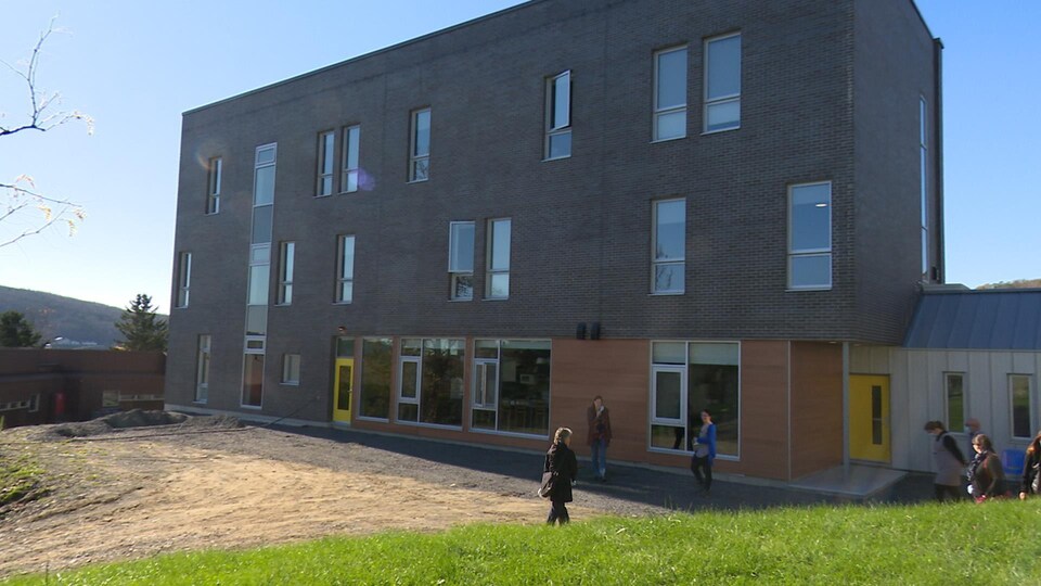 Inauguration du pavillon Saint-Jean des résidences du Cégep de la ...