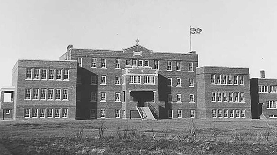 Ancienne élève d’un pensionnat pour Autochtones, elle y est désormais ...