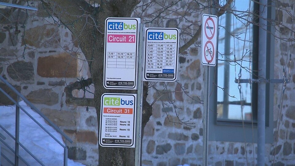 Des Rimouskois dénoncent les incohérences du Taxibus | Radio-Canada.ca