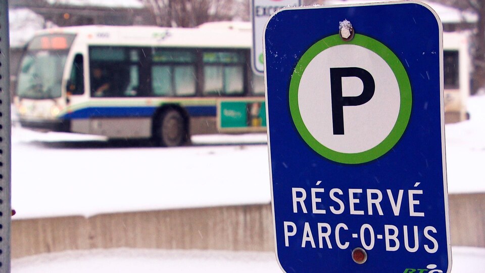 Deux fois plus de plaintes pour des Parc-O-Bus qui débordent | Radio ...