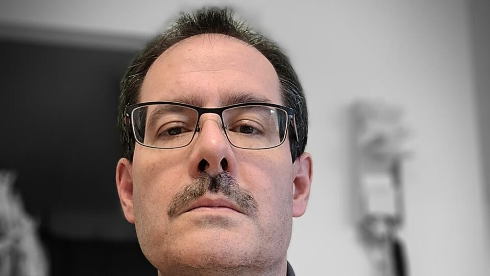 Un travailleur de santé à domicile démissionne