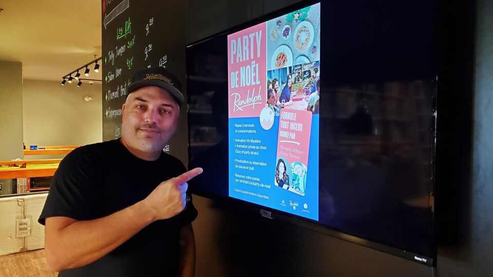 Noël au bureau : les fêtes en présentiel réservées aux petits groupes ...