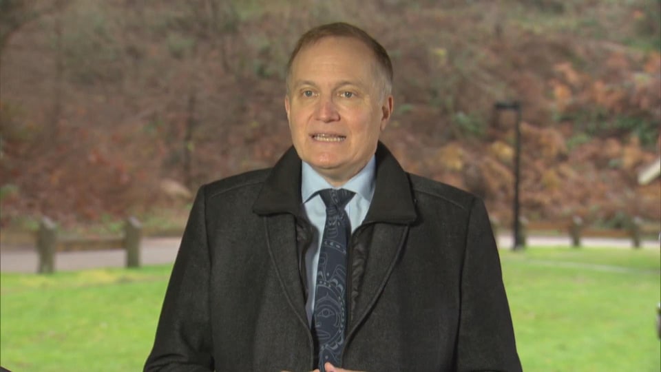 Peter Julian critique les conclusions sur la rentabilité de Trans ...