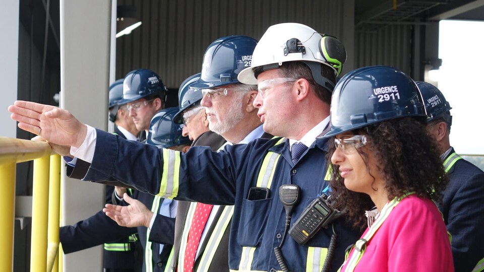 Inauguration officielle de la cimenterie de Port-Daniel | Radio-Canada.ca
