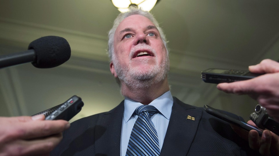 Philippe Couillard se pose en sauveur du Québec | Radio-Canada.ca