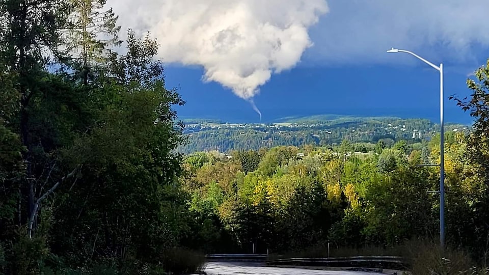 Un entonnoir nuageux observé dans le ciel de Chicoutimi-Nord | Radio ...