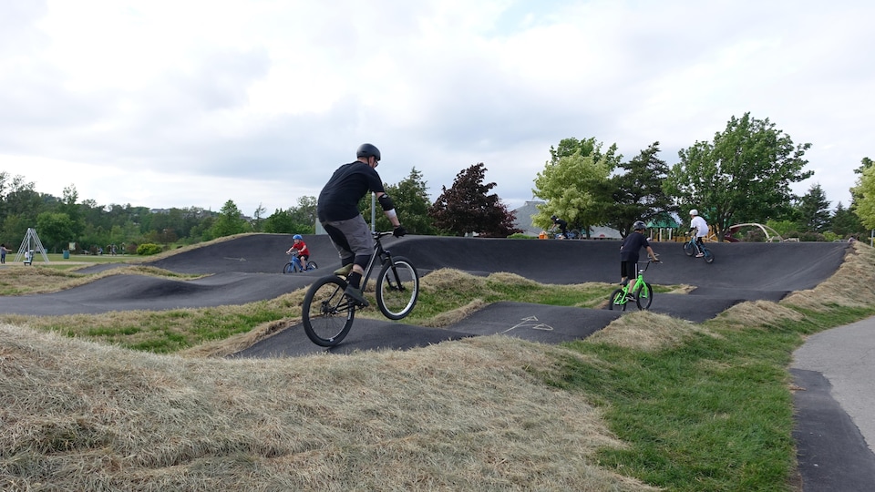 Rimouski inaugure la piste à rouleaux du parc Beauséjour | Radio-Canada.ca