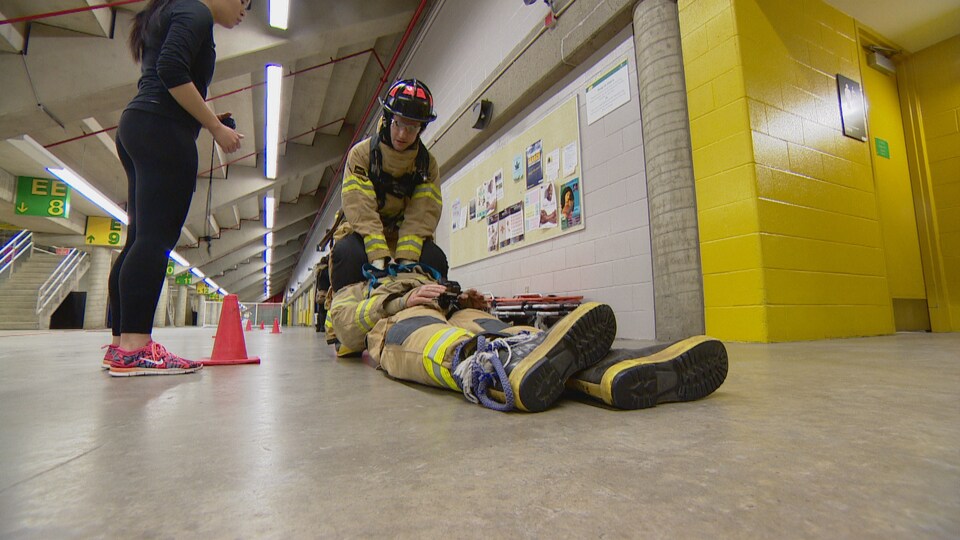 Comment teste-t-on la force des aspirants pompiers? | ICI Radio-Canada.ca